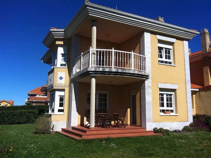 Casa Situada En El Barrio Del Faro De Ajo. - Arnuero