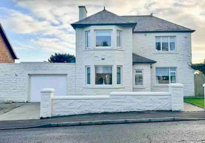 High Road, Stevenston, 15 Minutes Drive To Troon - Ardrossan