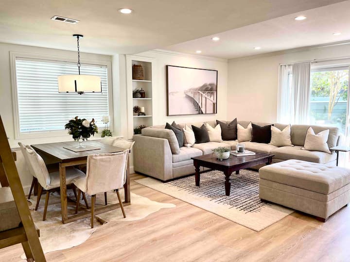 Stylish Modern Townhome - Sleeps 6 - Walk To Beach - Goleta, CA