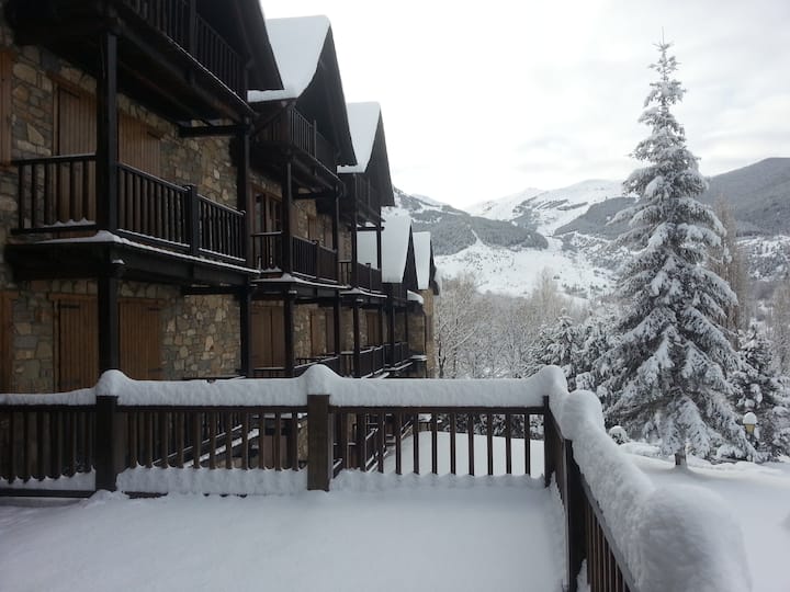 Cerler (Valle De Benasque) Bonito Apartamento - Castejón de Sos