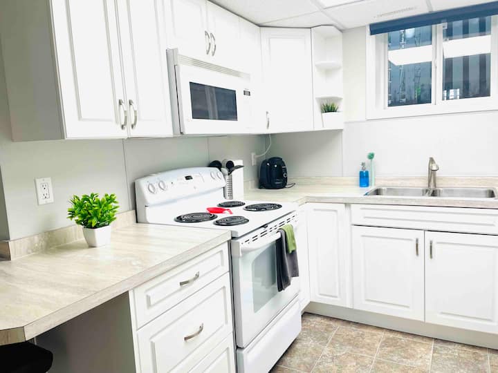Riverside 2br • 10mindt • King Bed • Walk To River - Edmonton