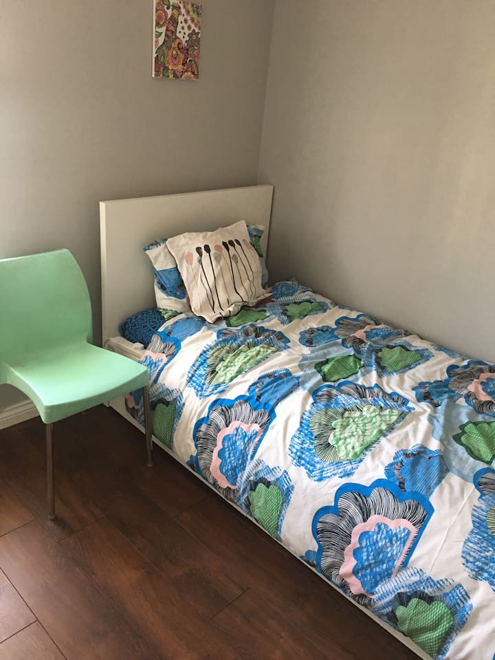 Room #2. Single Bedsit At Berryfields, Aylesbury - Aylesbury