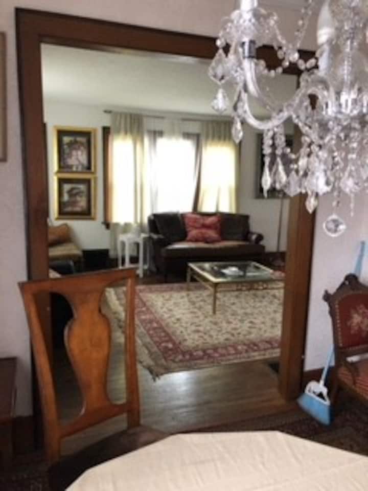 Cosy Home Near Frontier Park - Erie, PA