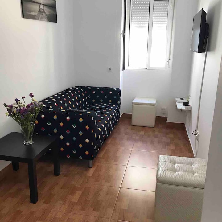 Apartamento Junto A La Playa De La Caleta . - Cádiz