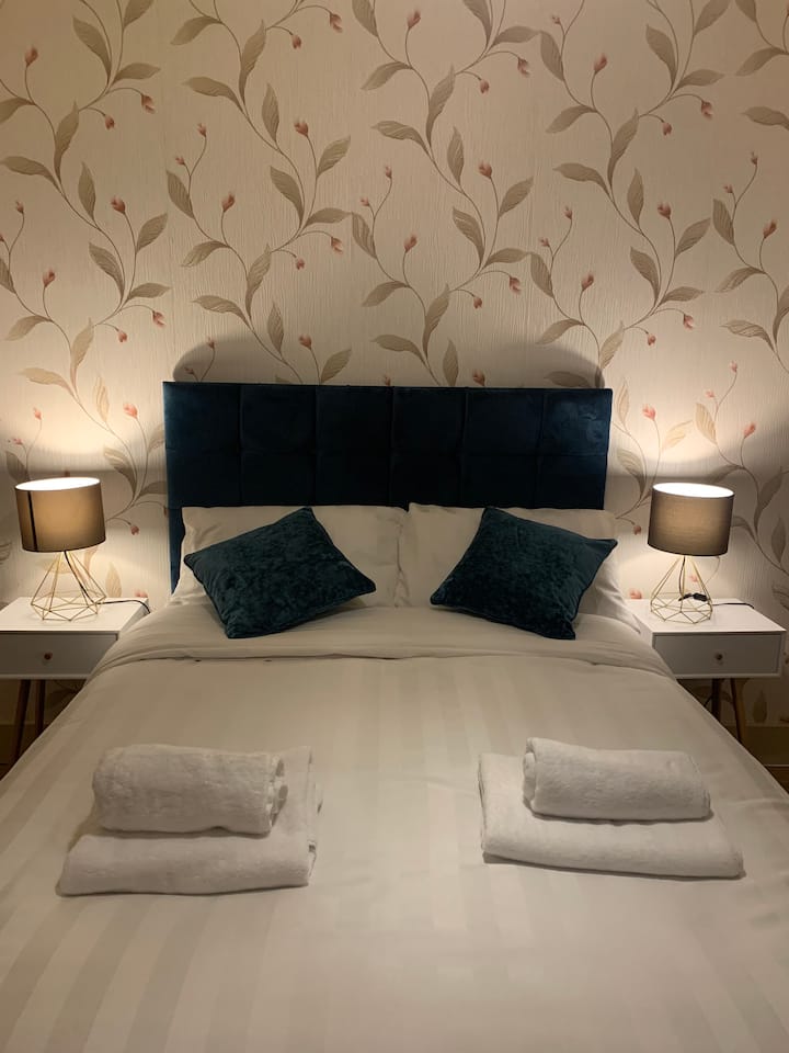 Modern 3br Flat W/ Parking | Sleeps 5/near Centre - Edinburgh