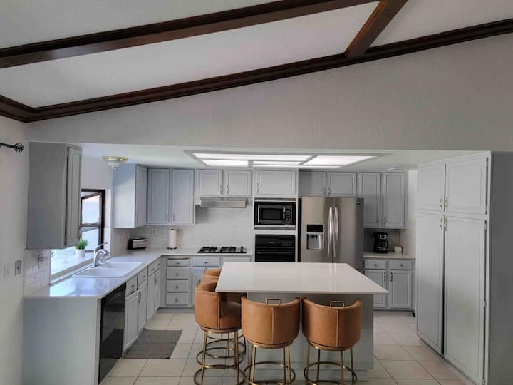 Spacious 3 Bedroom Near Yaamava Casino - San Bernardino, CA