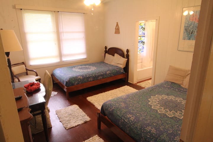 Dance, Read Avocado Hale Lanikaula - Hilo, HI