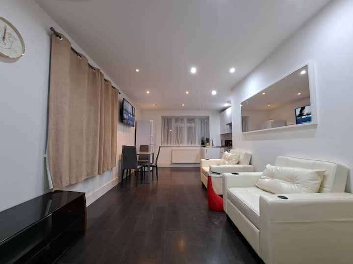 Large 1 Bdr Penthouse. 1min To Shops. 3min To Tube - Londres