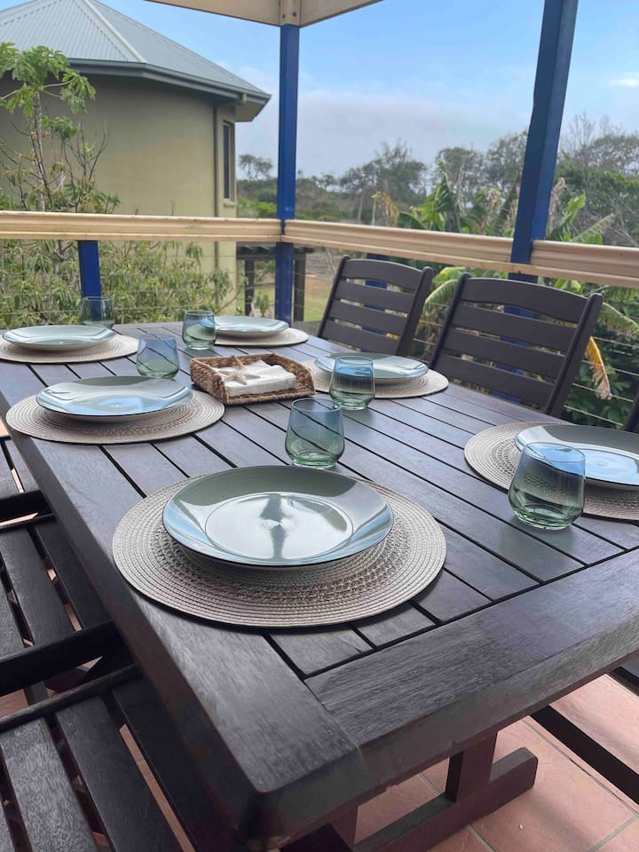 Corindi Beach House Oceanfront Sleeps 6 - Red Rock