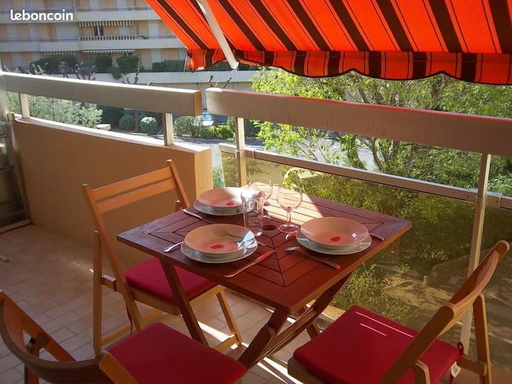 La Plage Et Le Sable Chaud à 100 M - Fréjus