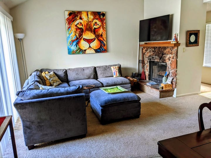 - Cozy Reno Condo 28+ Day Flexible Rental - Reno, NV