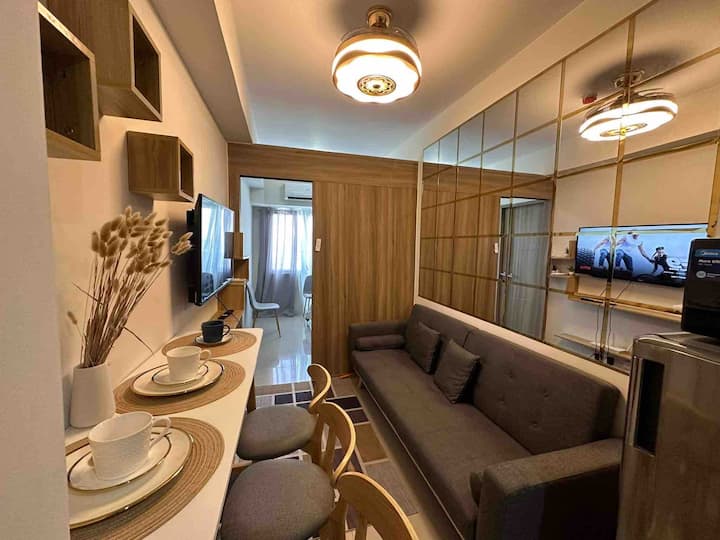 Modern 2br Stay | Near Airport, Sm & Lrt - Parañaque