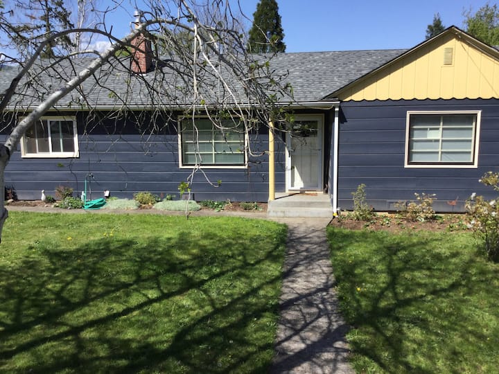 A Sunny, Cozy, Clean, Guest Suite Near Town. - Hood River, OR