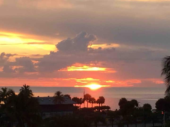 Walk To Beach And Restaurants!
Great Rates! - Caribbean