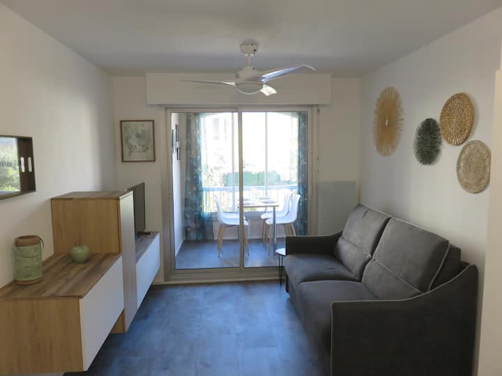 Beau T2 Avec Garage, Piscine Dans Résidence Calme - Fréjus