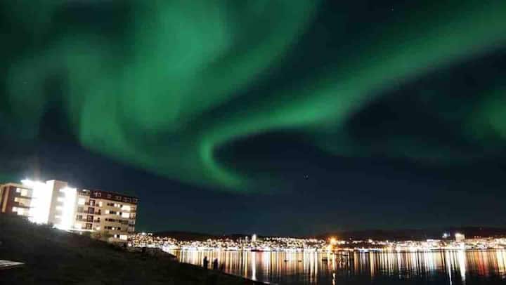 Sentralt Til By Og Nordlysutsikt Fra Balkong - Tromsø