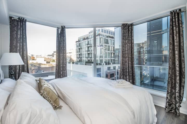 Yorkville Executive Corner Suite - Toronto