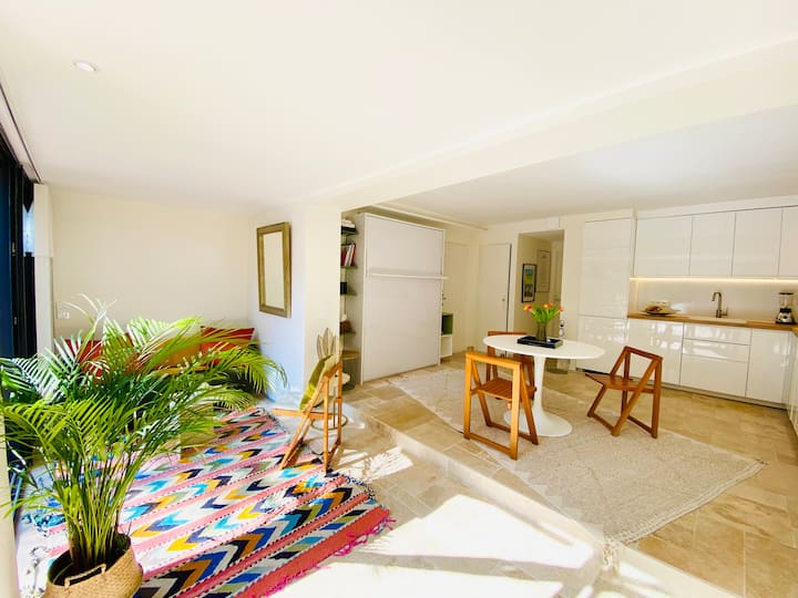 Joli Rez De Jardin Avec Piscine Privative - Gassin