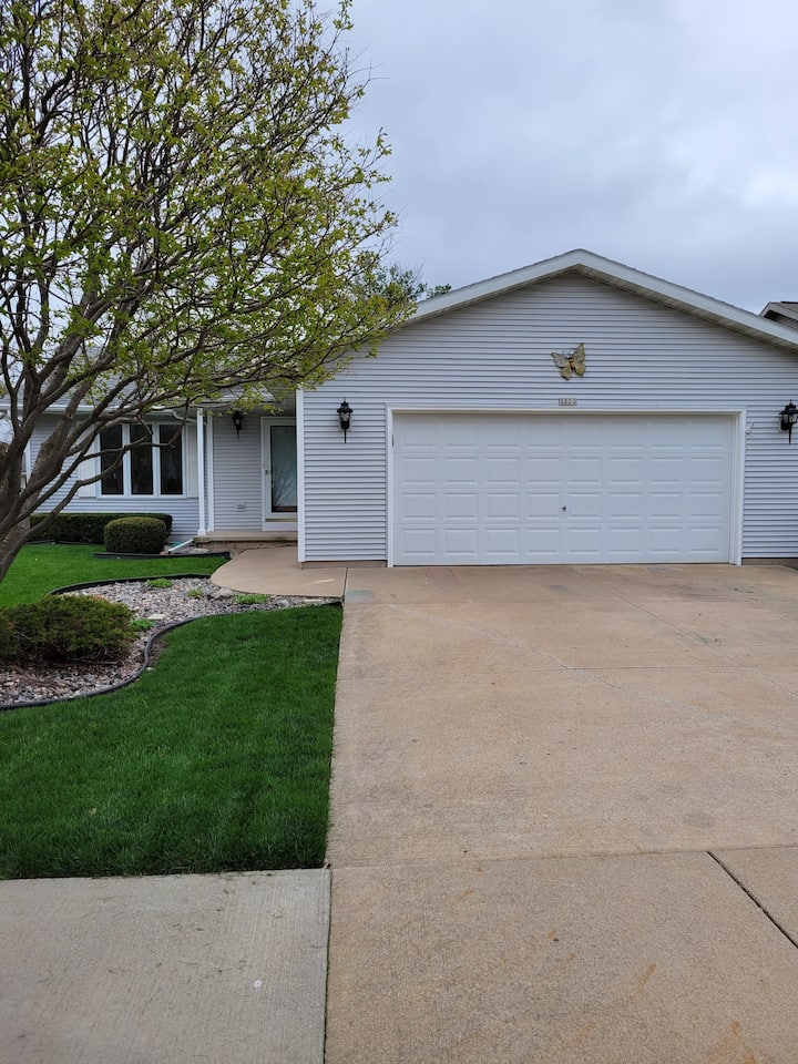 5 Beds 3 Bedroom 3 Bath House - Oshkosh, WI