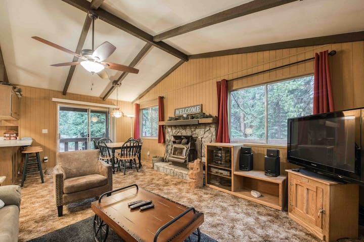 Chickadee Haven Retreat - Shaver Lake, CA