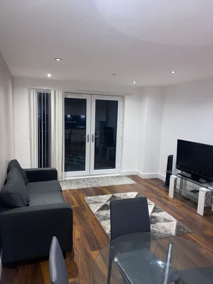 Superb Two Bedroom, Two Bathroom Apartment . - Manchester