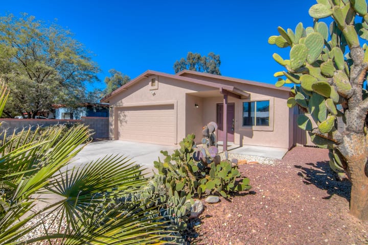 Gem & Mineral Show Stay- Quick Access + Quiet - Tucson, AZ