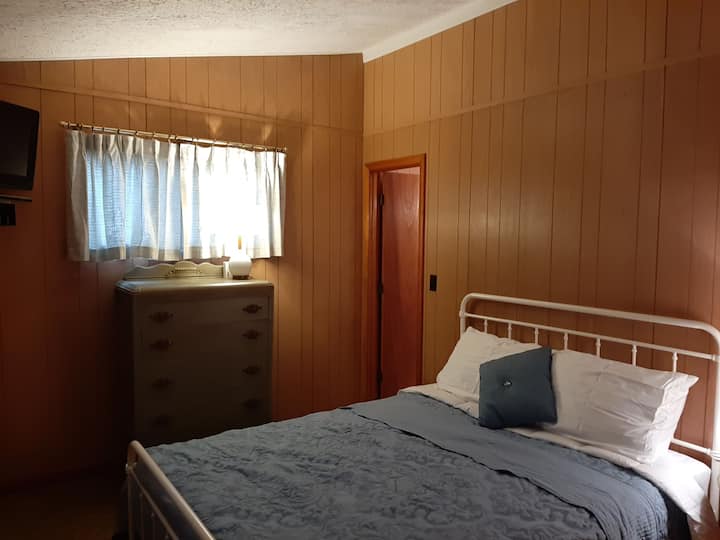 The Red House - Boone Lake, TN