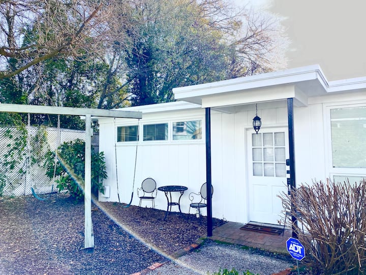 Downtown Pine Cottage - サウス・カロライナ州