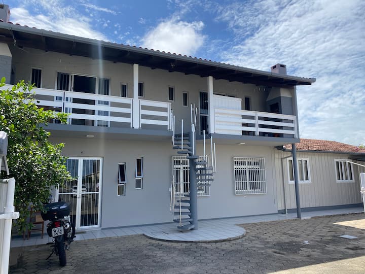 Apto Térreo 100m Mar C/ Churrasq. 3 Quartos - Navegantes