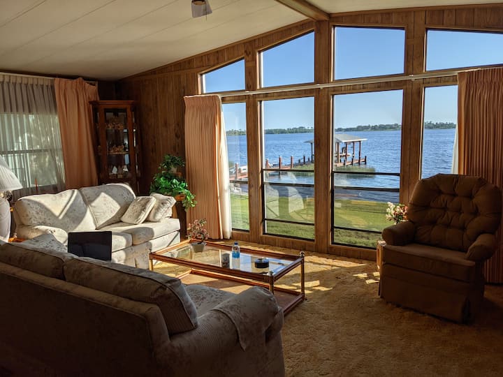 Lake Front With Community Pool & Nearby Golf! - Winter Haven, FL