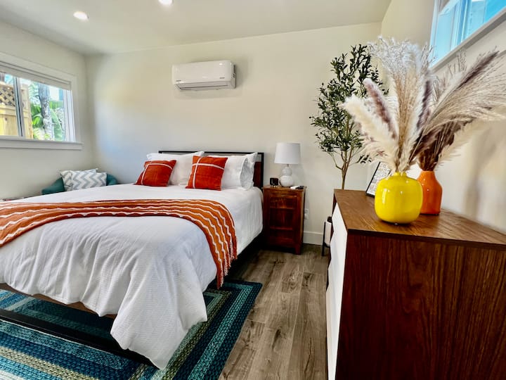 Modern Detached Private Studio With Parking Spot - San Diego, CA