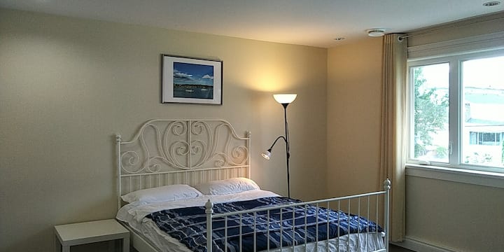 Master Bed,private Bathroom, 2 Skytrain Stations - Coquitlam