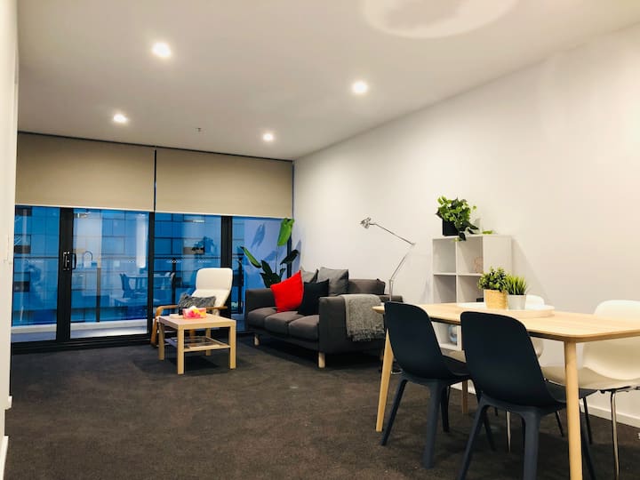 Best Location - 2 Bed 2 Bath Apartment - Canberra