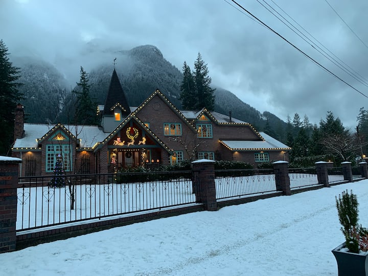 Kawkawa Lake Vacation Rentals & Homes - British Columbia, Canada | Airbnb