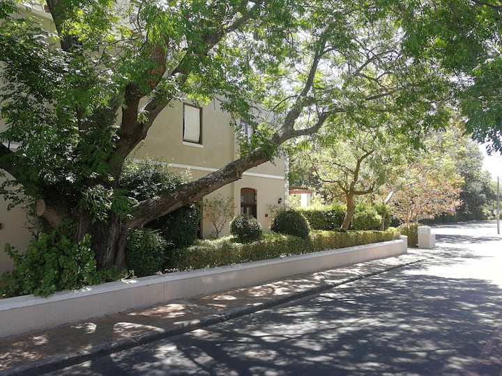 Huis Van Riebeeck 1, Central Prime Location - Stellenbosch
