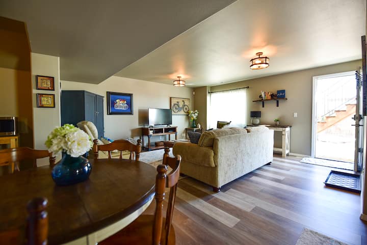 Totally Private Gorgeous Suite 800sqft - Colorado Springs, CO