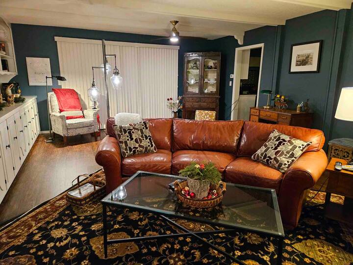 A Cottage Christmas - By Hospitals & Universities - Sioux Falls, SD