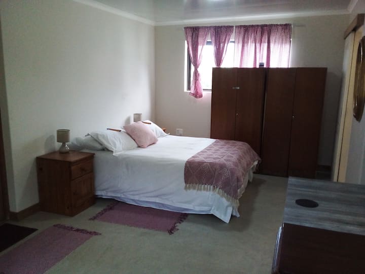 Ella's Little Place - George