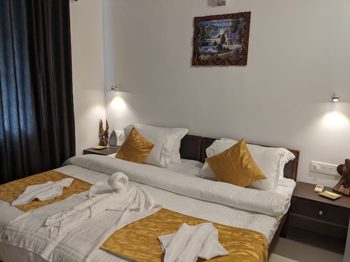 Full Ac Bedroom At Downtown Candolim - Silvi Stays - Goa
