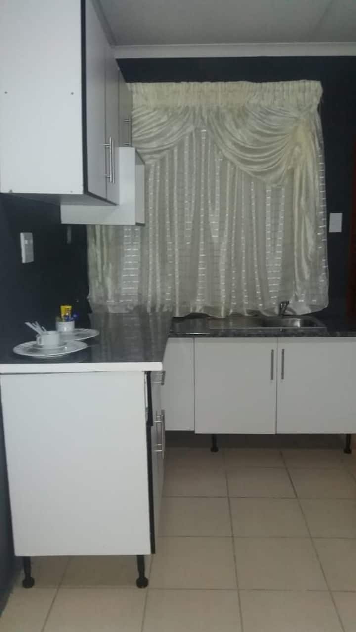 Free Wi-fi, Hot Water, Dstv - Mankweng