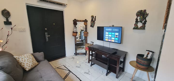 Porcelain Den - Intimate Tiny Space Near Osu - Accra