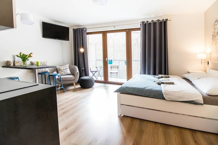 Design Studio W/patio | 12min City | 350+ Reviews - Prague