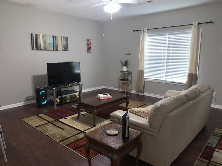 Cozy Townhouse, Minutes From The Airport And Shops - Riverdale, GA