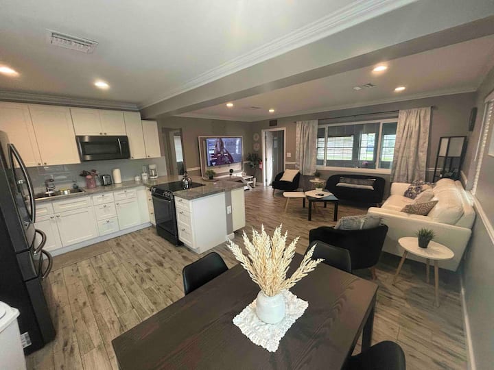 5 Minutes To Ocean & Casino's - Large Backyard - Sunny Isles Beach, FL