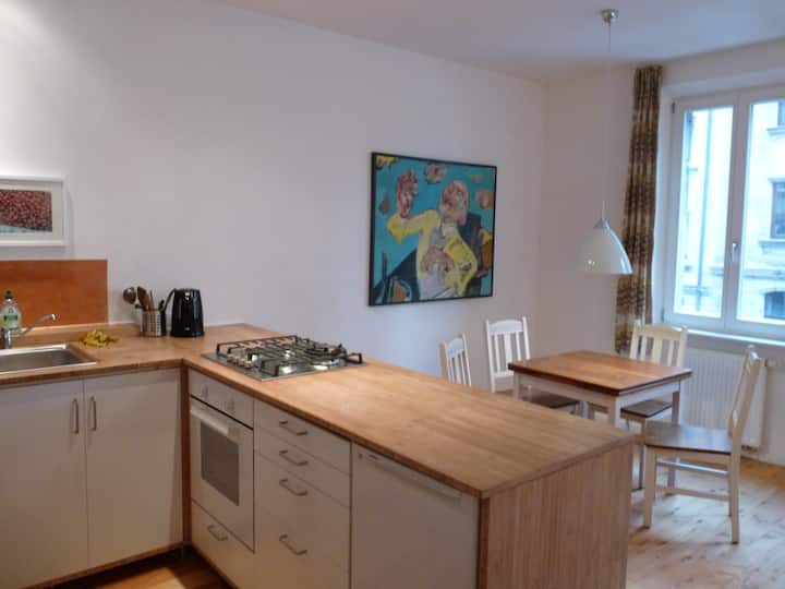 Schöne Altbauwohnung Mit Balkon - Nuremberg