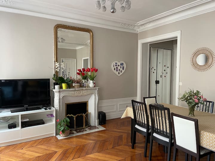 Appartement Spacieux à Montmartre - Avenue des Champs-Élysées - Paris