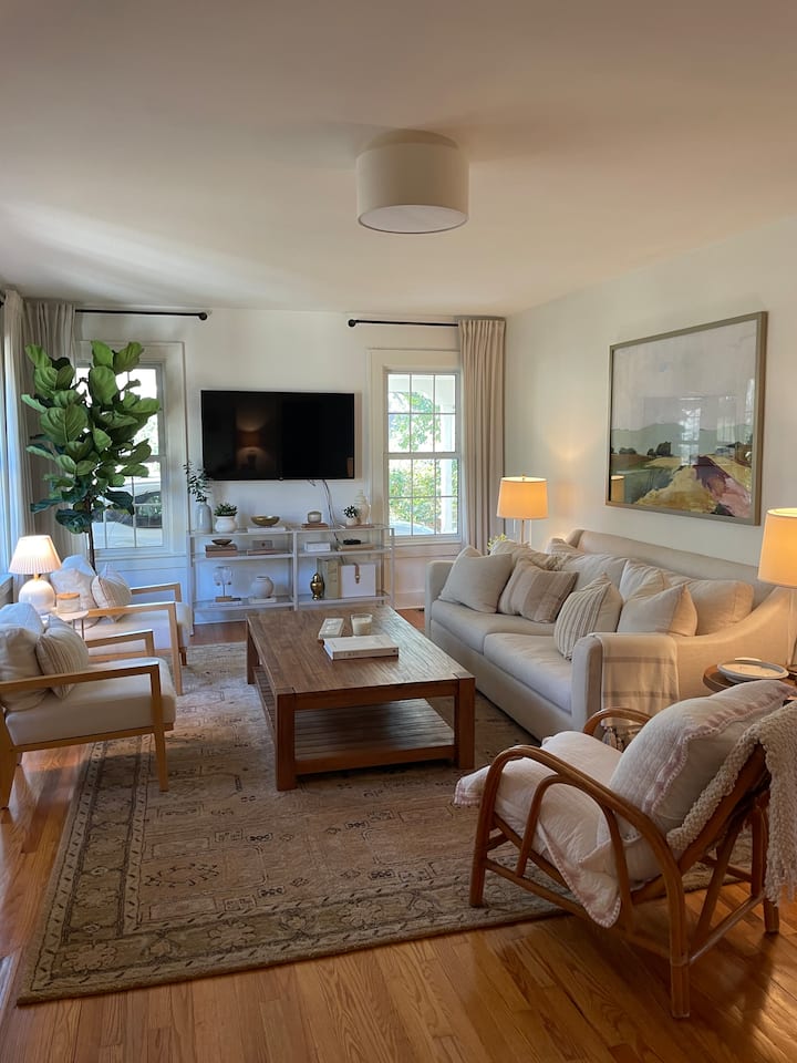 Charming Midtown Cottage - Cozy, Walkable Location - Tallahassee, FL