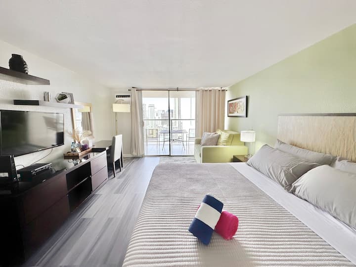 24fl-skyline King Studio W/sofa Sleeper-waikiki - Honolulu, HI