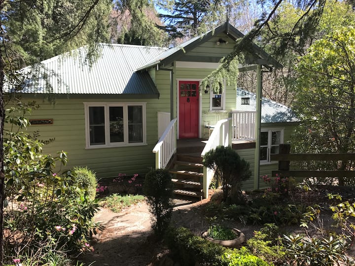 Highland Cottage: Leura, Blue Mountains - Katoomba