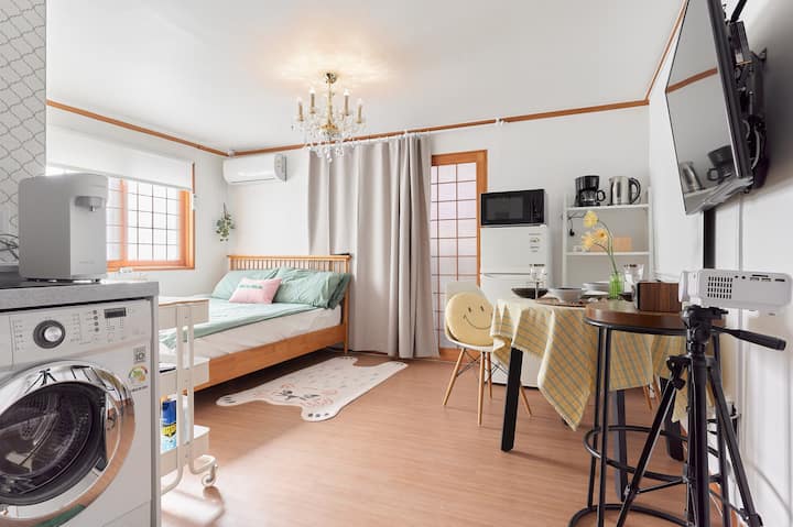 홍대역2분 [핫플레이스] 1br,1bt단독사용 [쇼핑&뷰티&병원] 짐보관무료 - Seoul